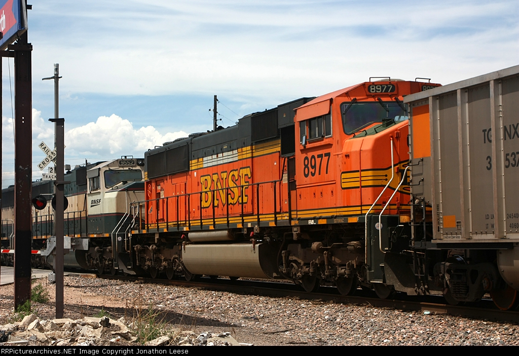 BNSF 8977